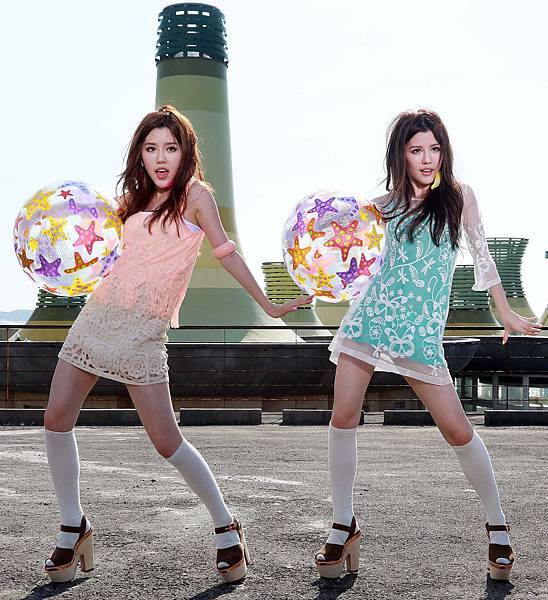 By2 推出{ 2020愛你愛妳 } 寫真+EP 姊妹封面PK－By2♥Twins｜痞客邦