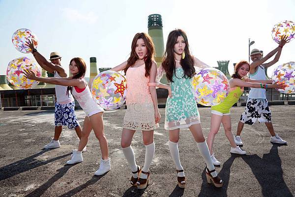 By2 推出{ 2020愛你愛妳 } 寫真+EP 姊妹封面PK－By2♥Twins｜痞客邦