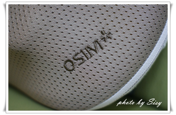 OSIM 暖暖按摩枕 巧摩枕 開箱文 ~ OS-102 uCozy ~ 舒服好用的多用途按摩器 ~ 頸肩、背部按摩－西西和Q米爸の親子旅遊美食-Sisy's碎碎念｜痞客邦