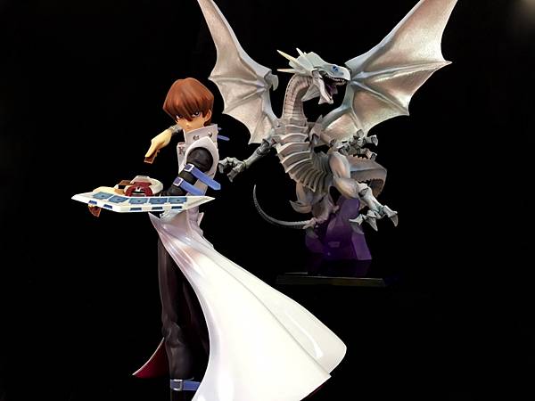 MegaHouse A.W.M系列 《遊戲王》青眼白龍 PVC公仔開箱 - she15986的創作 - 巴哈姆特