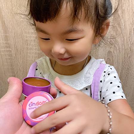 「分享」馨朵拉Cindora「紫馨高」┇媽媽包必備萬用膏｜萱寶の胖媽咪 | 媽咪拜MamiBuy