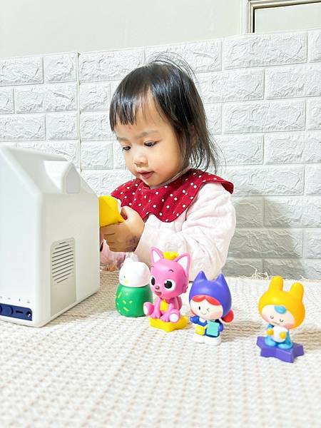 ﹝kokozi兒童語言故事機開箱﹞陪伴孩子玩樂與學習的神隊友｜晴恩姐妹花 | 媽咪拜MamiBuy