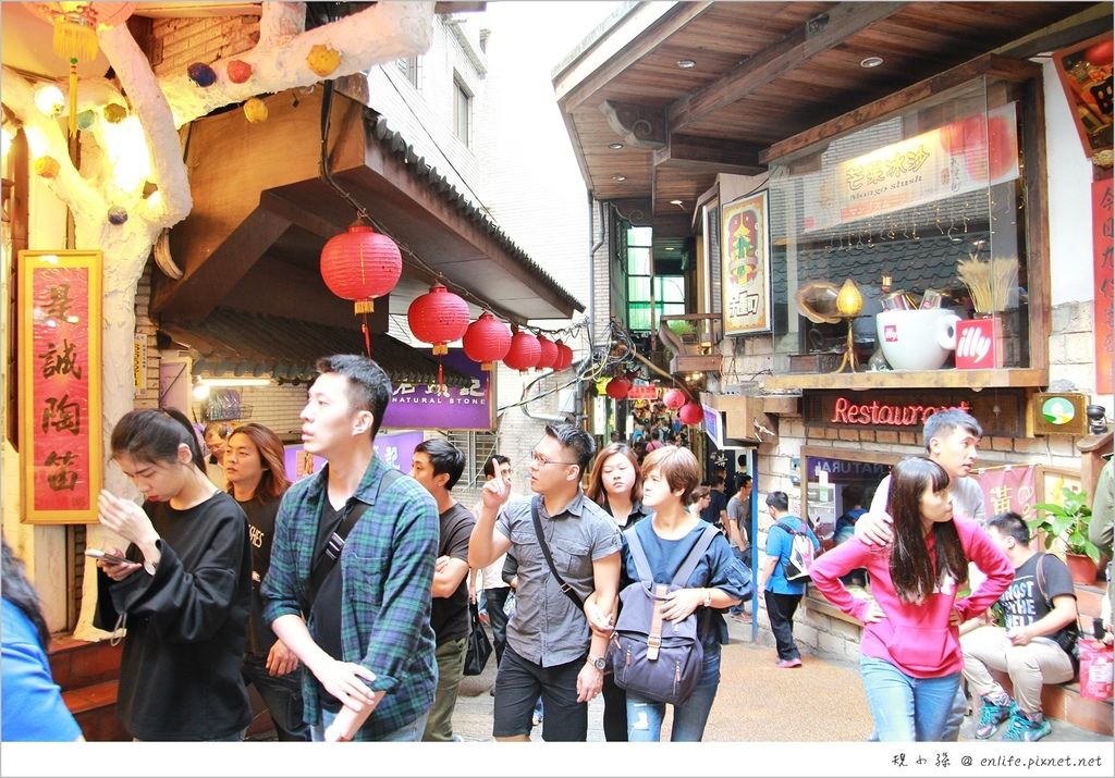 免開車、搭高鐵去旅行！九份老街吃美食、平溪十分放天燈、饒河夜市吃小吃，九條經典一日行程一起去旅行～-輕旅行