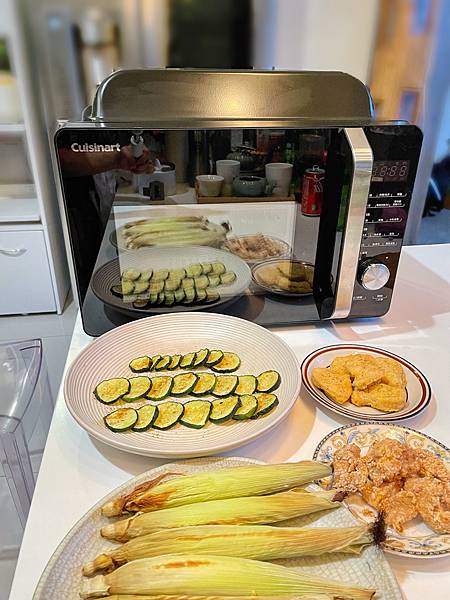 常常在家煮飯的好幫手，cuisinart美膳雅『三合一微波氣炸烤箱』（AMW-60TW)。多功能使用，效率真的很高，是美國小家電領導品牌。－只會吃吃吃｜痞客邦