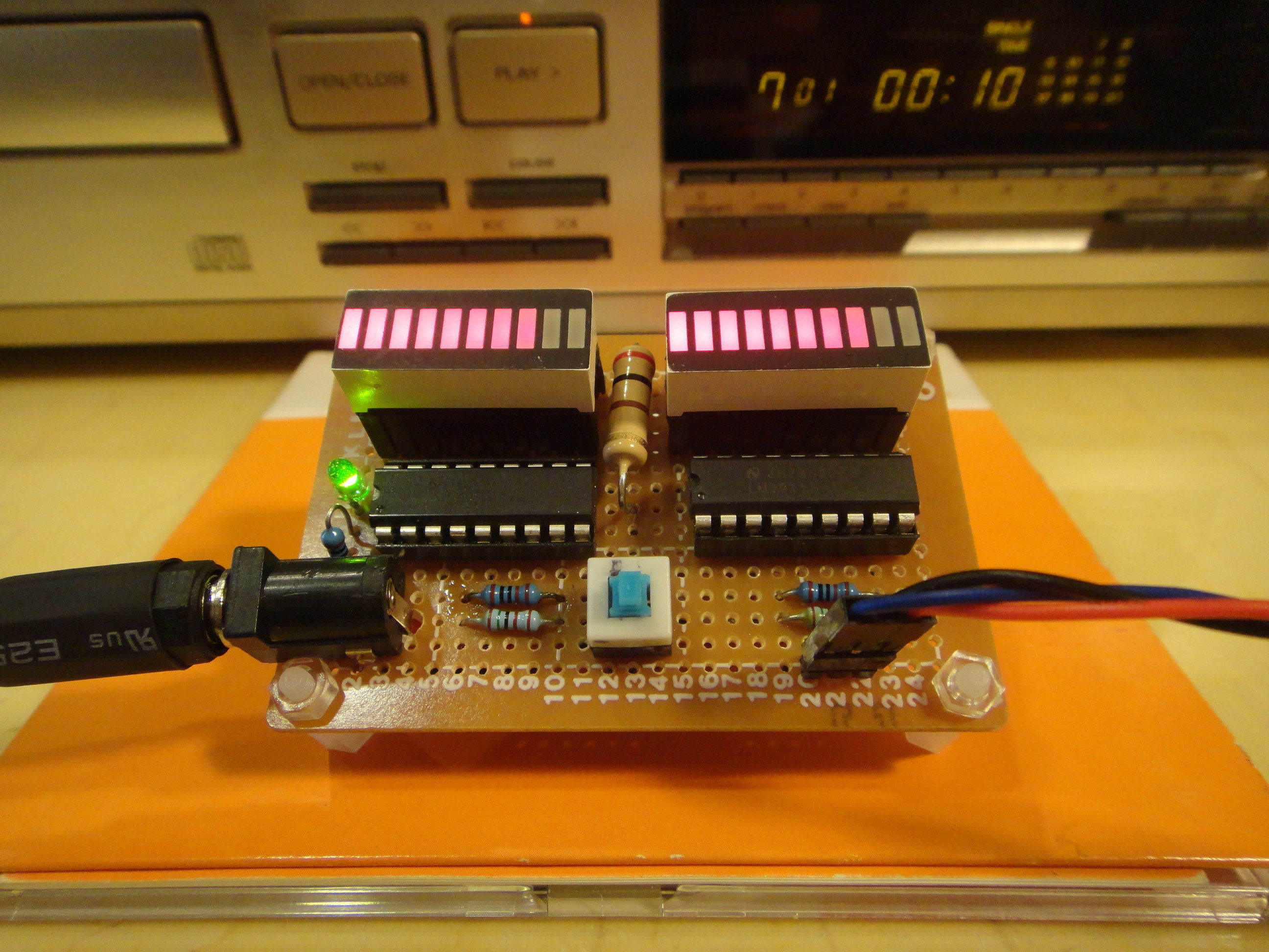 使用LM3915製作的對數型LED音量顯示器 (To implement Log-type Audio Level Display with ...