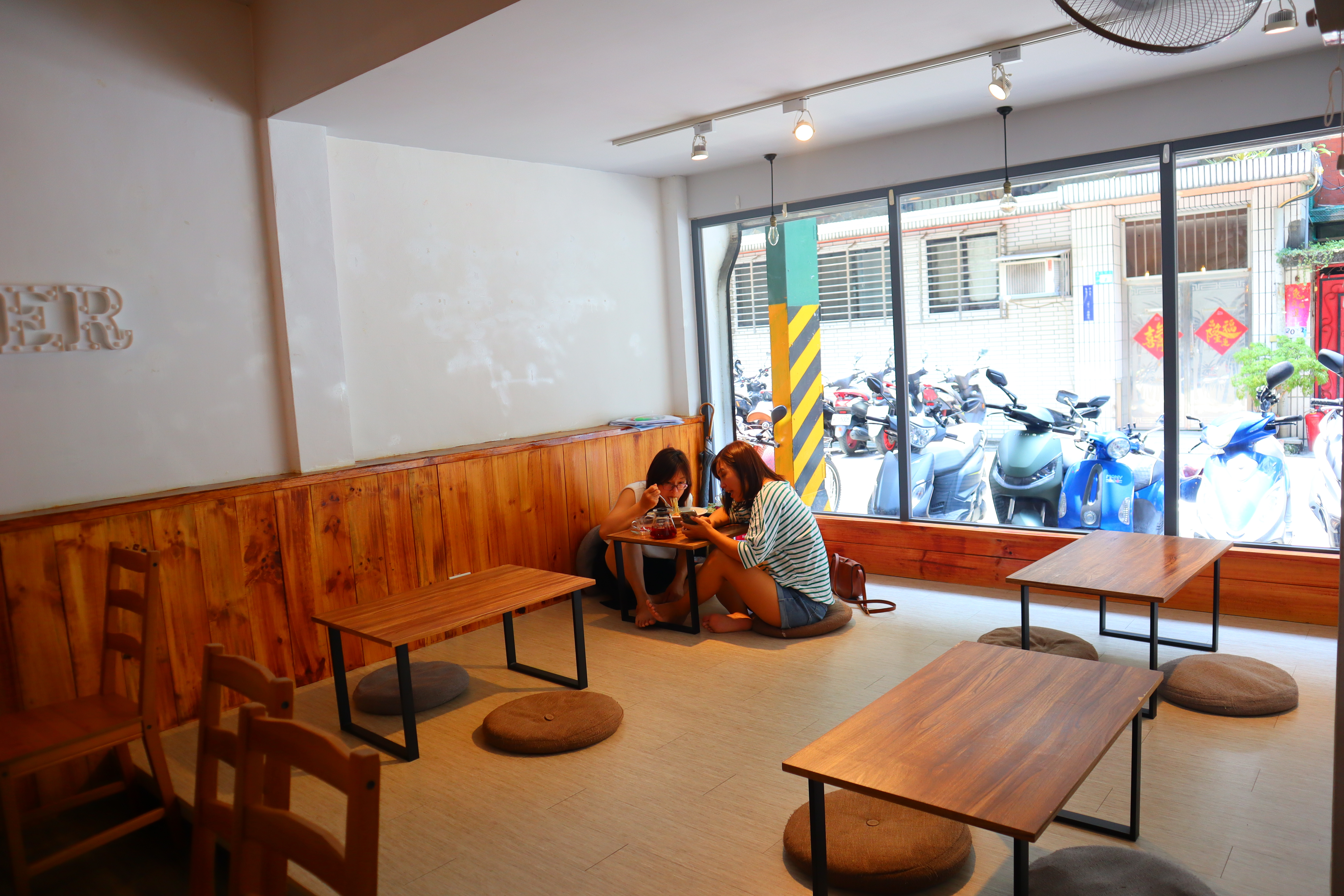 新北｜Café Wanderer咖啡浪遊：近捷運新埔站悠閒早午餐、下午茶，份量飽足、平日用餐不限時-輕旅行
