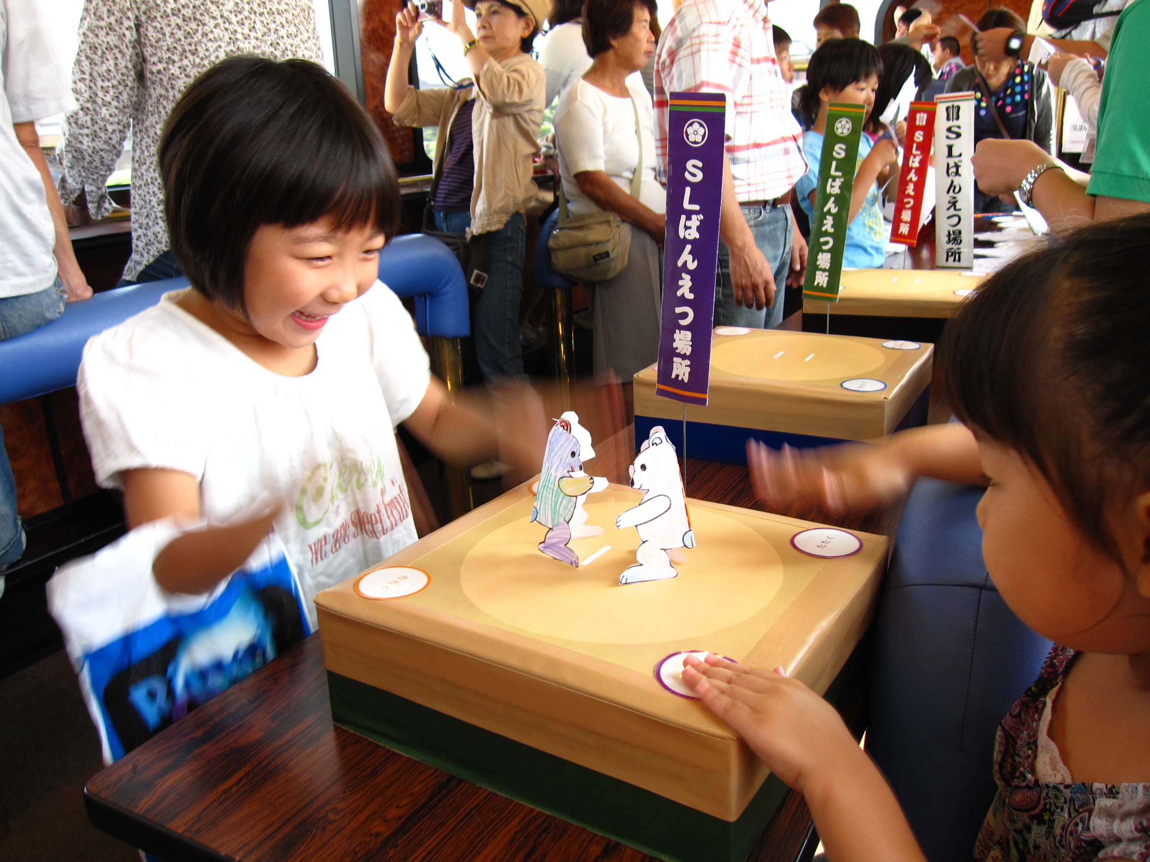 Kamizumo - Paper Sumo wrestling