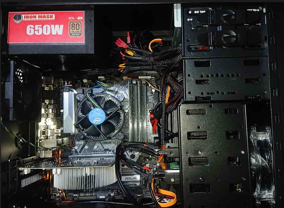 你會組電腦嗎?㊣老闆，我請店家組裝的新電腦，玩遊戲cpu81度 顯卡79度，這樣正常嗎？？問店家沒有回應！這當然不正常丫！先換ATX機殼吧 ...