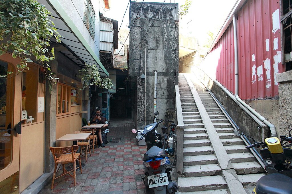 食。台南美食｜中西區。「二丁 Ding Ding Pan」新店報報!!!隱藏巷弄裡歐式麵包烘培坊，目前試營運僅營業週五、六、日三天「二丁 ...