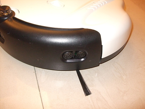 新夥伴出場,小白,微星掃地機器人MSI Fun robot icleaner m800 正面照－阿李爸爸的部落格｜痞客邦