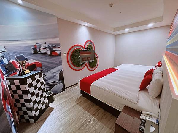 團購:高雄華園飯店最後一天！唯一駕駛主題樂園含住2650｜雙胞胎女孩DoRe＋Fa弟＝奴爸奴媽 | 媽咪拜MamiBuy