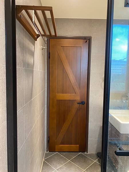 實木門 噴漆顏色介紹 - 噴漆柚木色 (還是會看得到木紋)(2).jpg－摩室~MOS DOOR 的相簿｜痞客邦 PIXNET