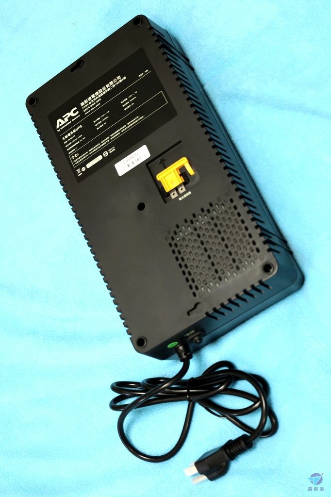 全台停電救星推薦APC EASY UPS BV650-TW開箱 在線互動式不斷電系統評測評價 AVR APC by Schneider ...