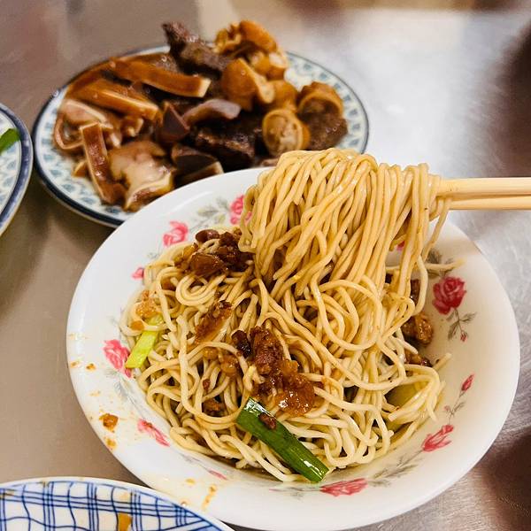 夢時代附近必吃麵店 - 前鎮老店QQ麵