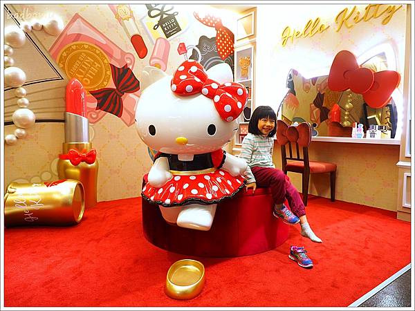 【食】【新北】Hello Kitty Red Carpet美式餐廳 - 兩座戲院，一個看電影一個用餐，超完美約會-台灣美食專區
