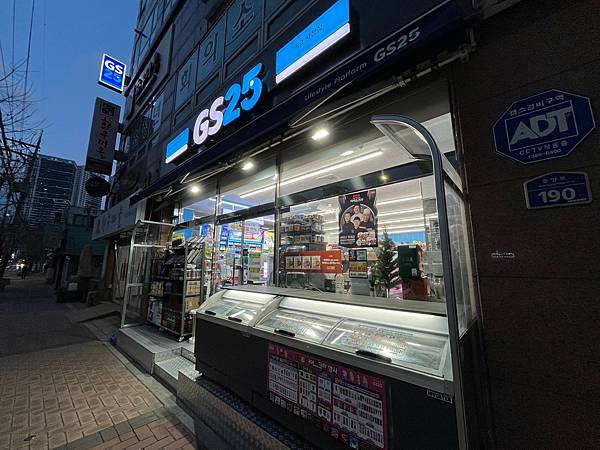 【韓國3大便利商店攻略】CU、GS25、emart24│韓國自由行必看、旅遊必備、韓國必買零食、伴手禮推薦－安妮王的旅行記｜痞客邦