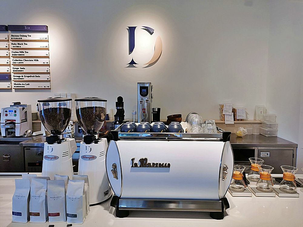 高雄｜MINI.D Coffee：美術館旁的小清新咖啡廳！布列塔尼奶油球超熱賣-輕旅行